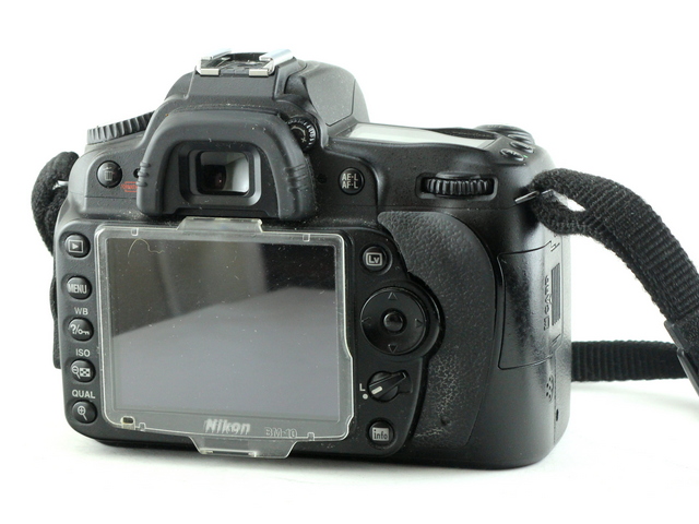 Nikon D90 + baterija + punjač