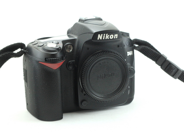 Nikon D90 + MB-D80 Battery Pack + baterija + punjač