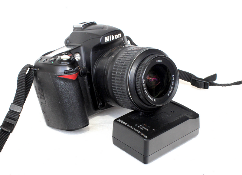 Nikon D90 58k + AF-S 18-55mm f/3.5-4.5 G