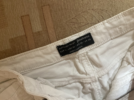 Stradivarius bele pantalone