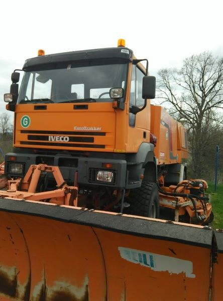 IVECO MP 190 E 30 W 4x4, Bucher Schörling P17 Compact Flughafen masina za ciscenje snijega