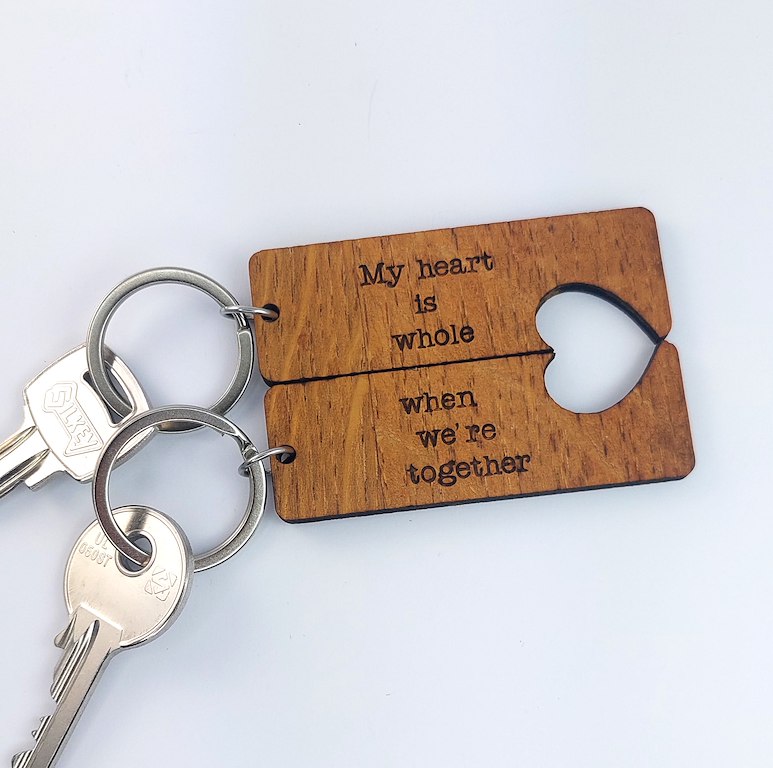 Privezak za ključeve (za dvoje) – „My heart is whole…“