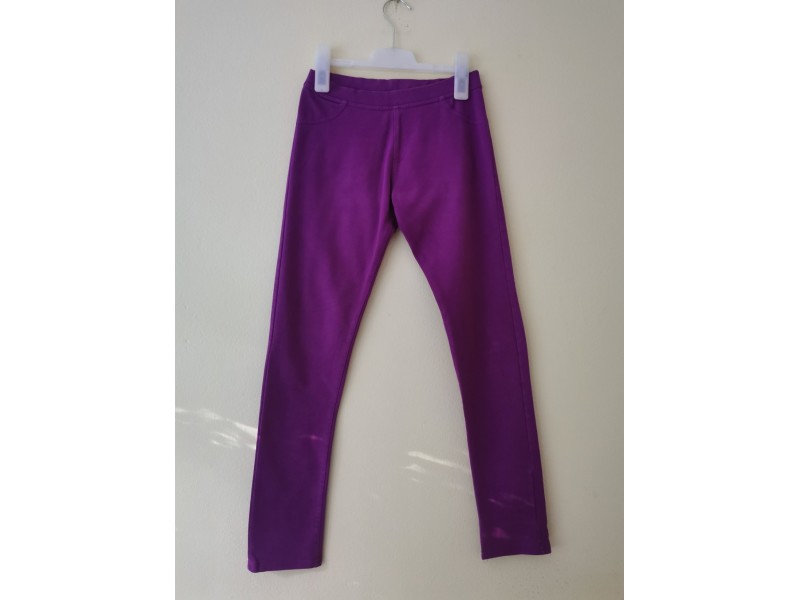 Pantalone velicina 12 dva komada