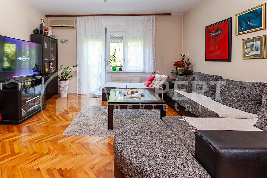 KUĆA NA BUBNJU, kod hotela Tami Residence, dvorište 118m2, 186m2