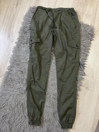 Maslinasto zelene pantalone