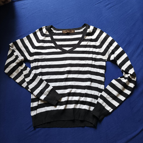 Džemper Crno bele boje M veličina