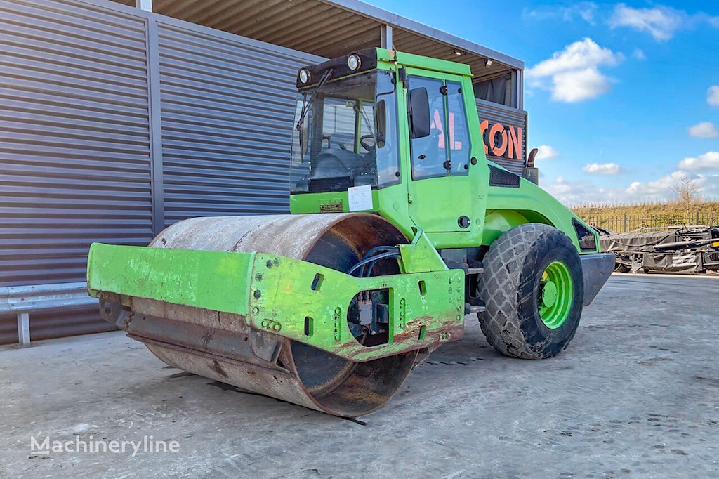 BOMAG BW 211 D-4 kompaktor s jednim valjkom