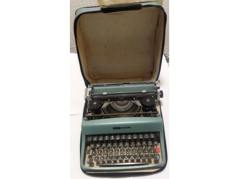 Pisaća mašina Olivetti Lettera 32 iz 1958. godine