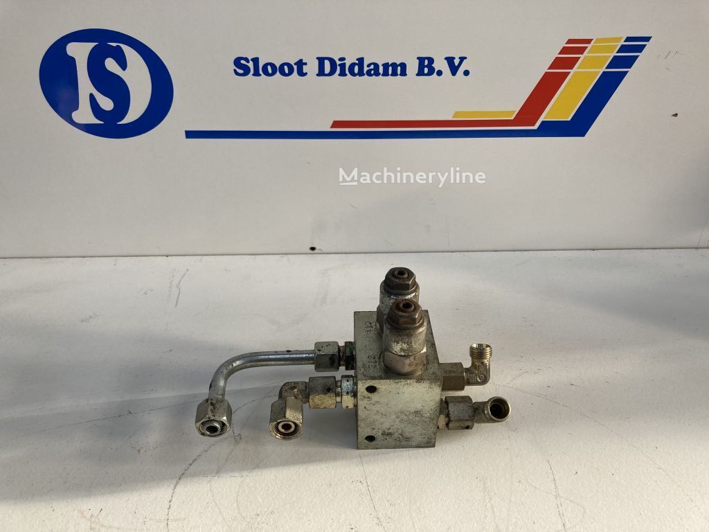 Neuson 3503 3703 remventiel Senkbremsventil Sinkbrake valve 1000018751