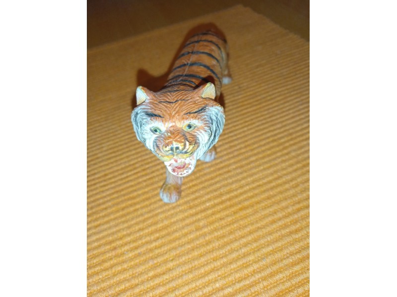 FIGURA TIGAR