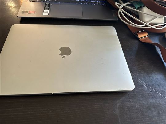 MacBook pro 2020 neispravan