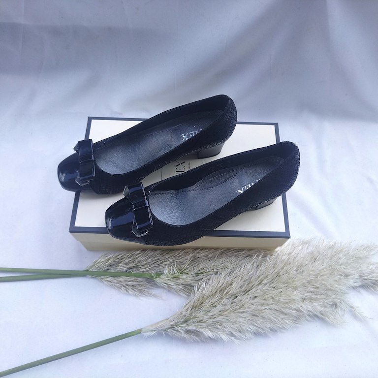 Ženske cipele na malu petu (5855-1) crne