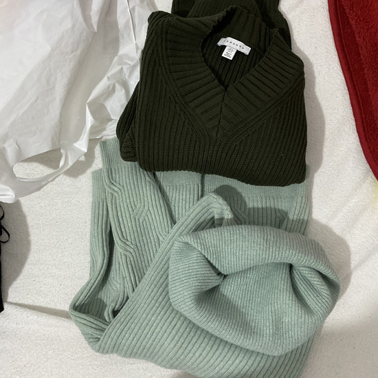 LOT dva L džempera zelene boje