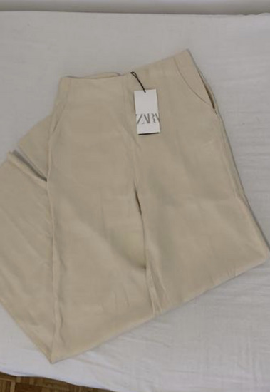 Nove Zara ecru pantalone