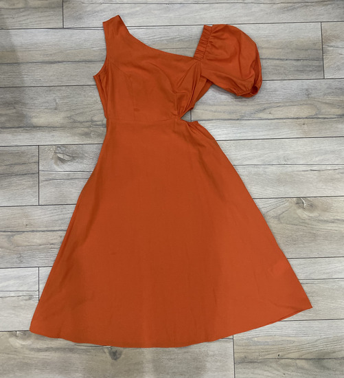 narandžasta haljinica