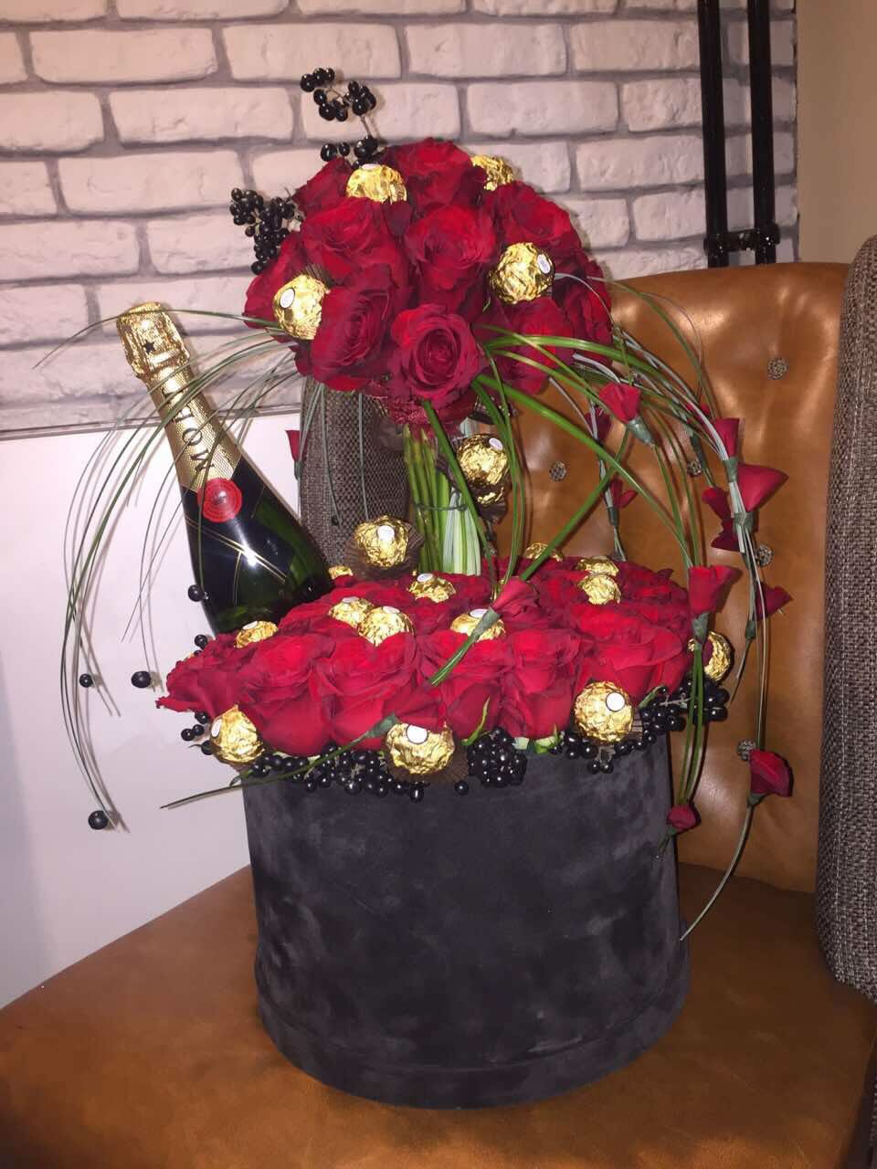 Crvene ruže u kutiji – 50 crvenih ruža