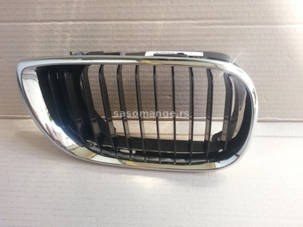 Maska bubrezi sa crnim rebrima BMW E46 2002-2005