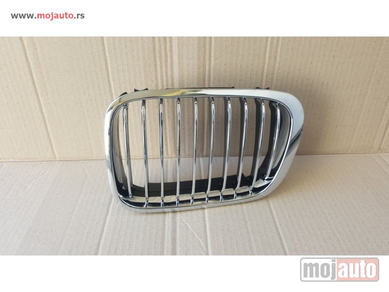 Maska bubrezi sa hrom rebrima BMW E46 1998-2001