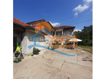 Odlična porodična kuća sa lokalom i pomoćnim objektom, 420 m2, 14 ari plac, Malča