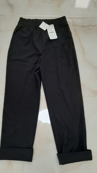 ZARA crne pantalone