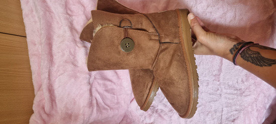 Nove ugg cizme