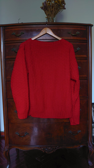 Crveni unikatni džemper
