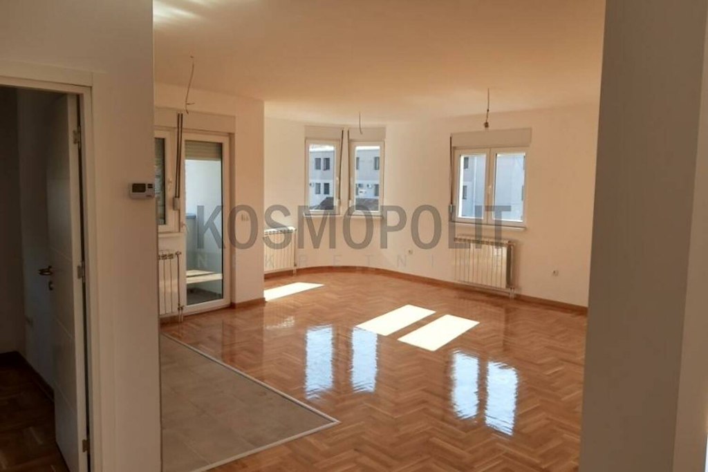 Voždovac, FON - Bilećka, Bilećka, 4.0, 101m2, 303000 EUR