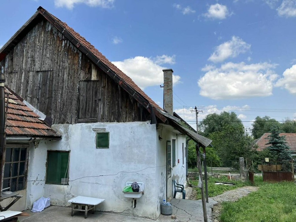 Kuća - 69m2 - Čerević