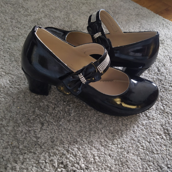 Elegantne, crne, lakovane cipele blok peta br.36
