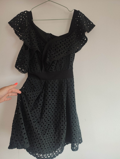 Crna leprsava haljina