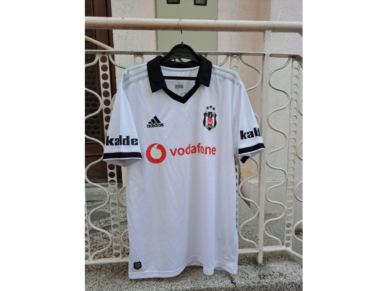 FC Besiktas, Nov dres