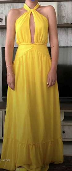Žuta lepršava haljina