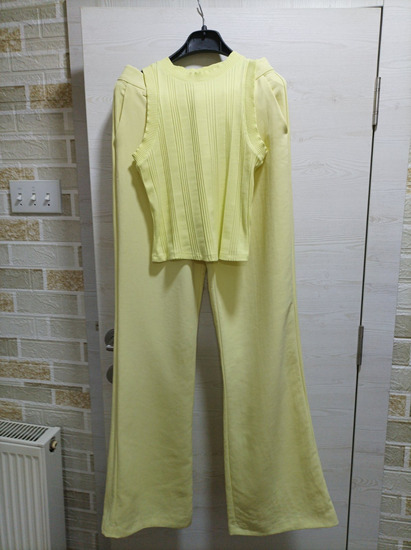 Zara pantalone xs i zara majica s