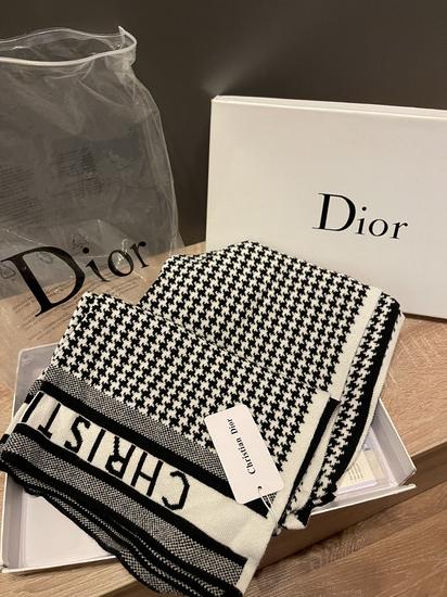 Christian Dior predivan sal nov sa etiketom