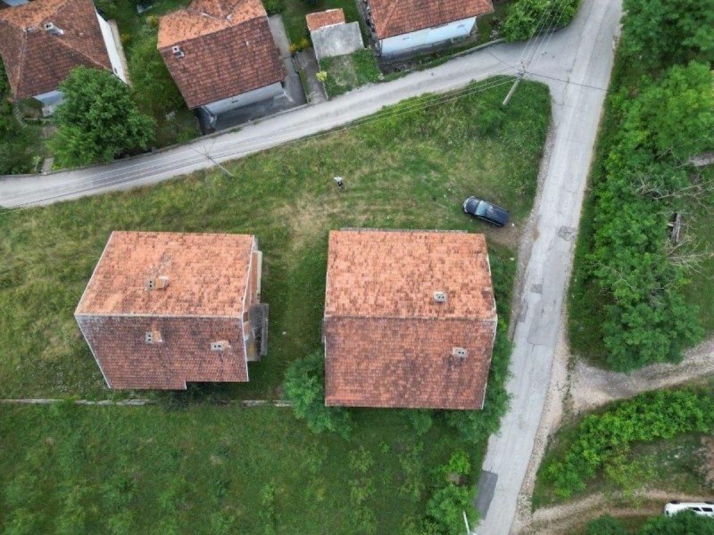 Prodaju se 2 kuće 280 i 270 m2, Peselja, Prijepolje