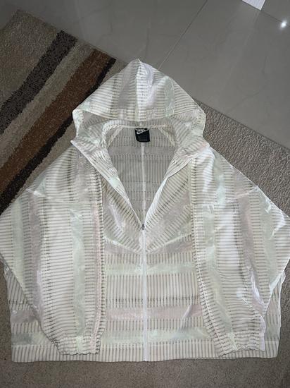Nike jakna nova