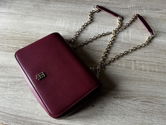 Tommy Hilfiger timeless chain crossover tasna