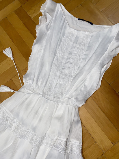 P….S…. bela haljina
