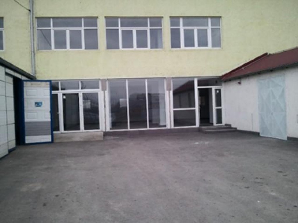 Izdavanje, Poslovni prostor, 900m2 , Altina