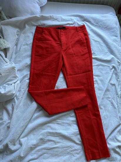 Zara crvene pantalone