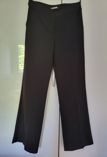 Crne pantalone br 42