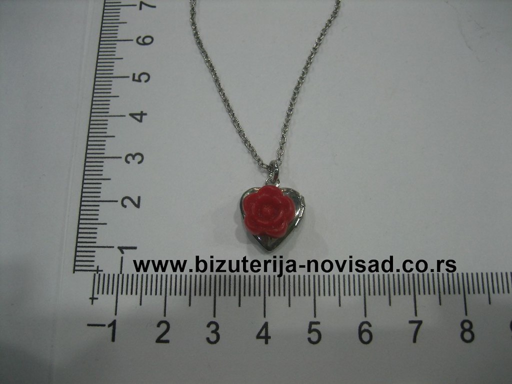 Crvena ogrlica srce medaljon
