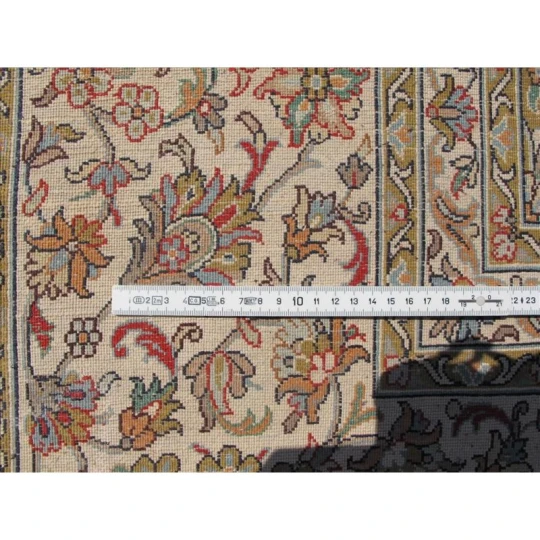 Kashmir Silk Royal
317 x 245 cm