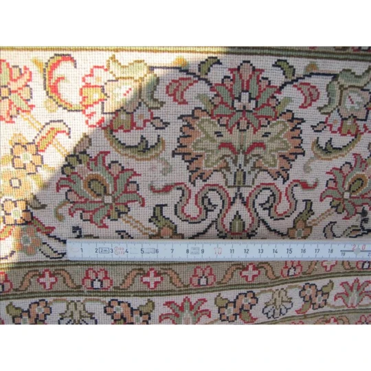 Kashmir Silk Exclusive
275 x 181 cm