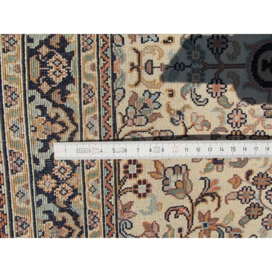 Kashmir Silk Exclusive
94 x 63 cm
