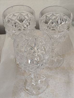 Tri starinske kristalne čaše