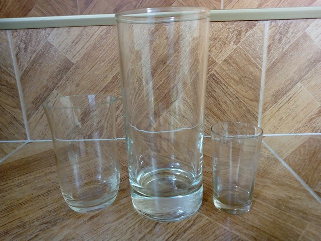 Stare staklene čaše - različite veličine - 3 kom.