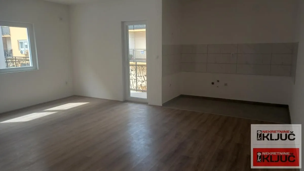 Prodaja, četvorosoban stan, 77m2, Novi Sad