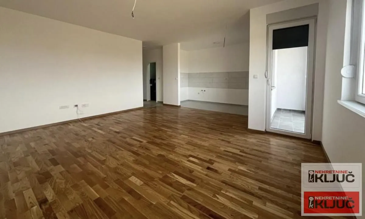 Prodaja, četvorosoban stan, 82m2, Novi Sad