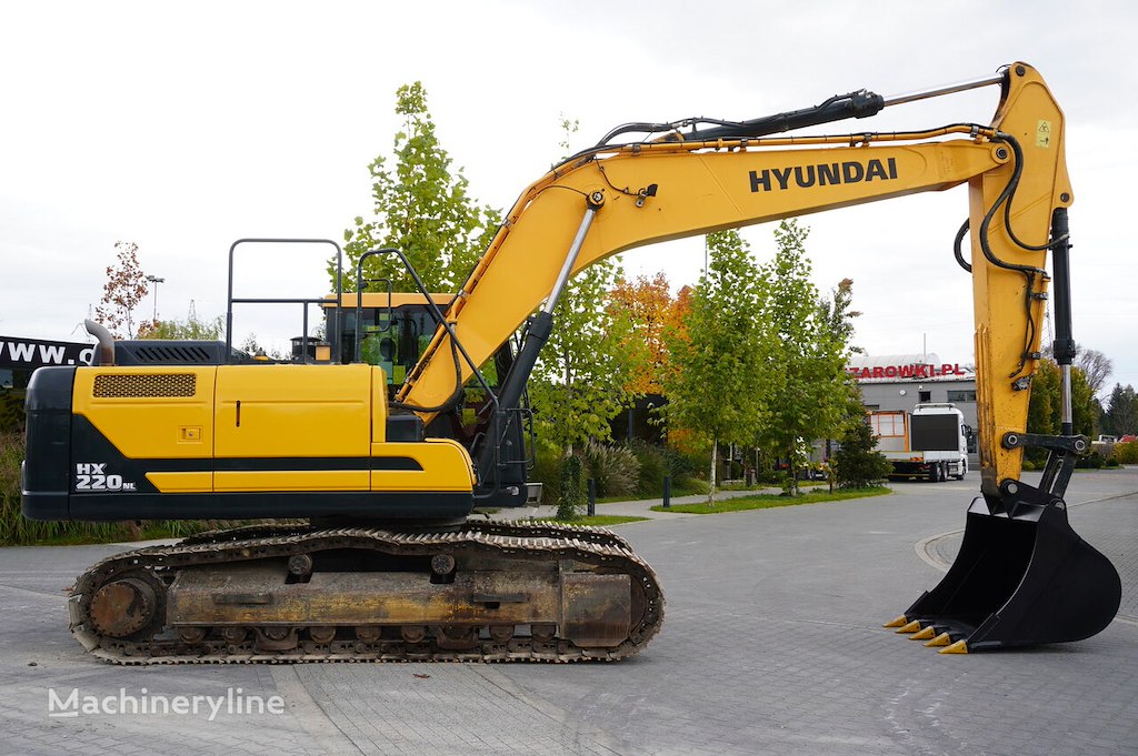Hyundai HX220NL crawler excavator / 22t / year 2019 / 2700 MTH!! bager guseničar